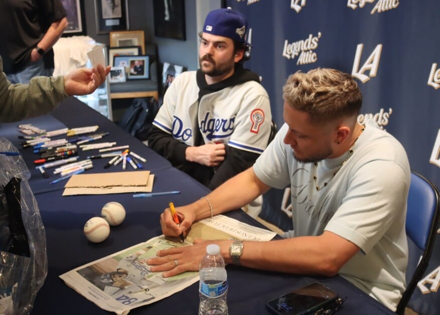 Miguel Rojas Nearly Brought To Tears By Dodgers Fans During Appearance ...